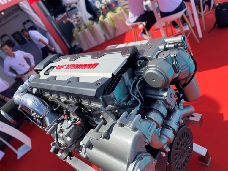 The Premier of the 6LT500 at Cannes - YANMAR Marine International