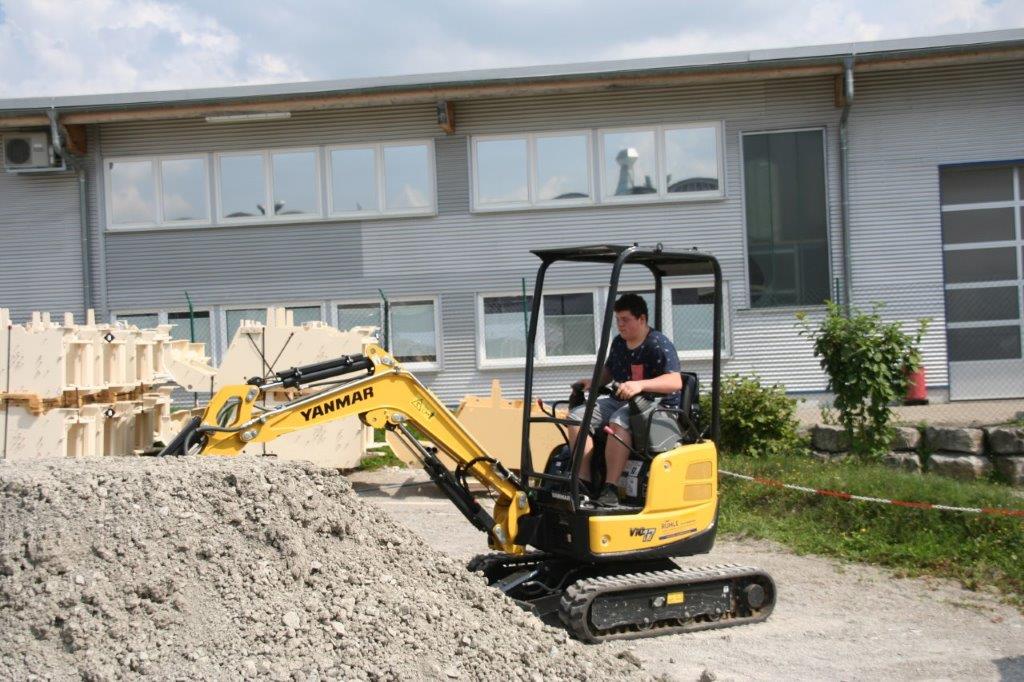 Yanmar Compact Germanyがファミリーデーのイベント開催や寄付を行いました｜2019年｜ニュース｜CSR・環境｜企業情報｜ヤンマー