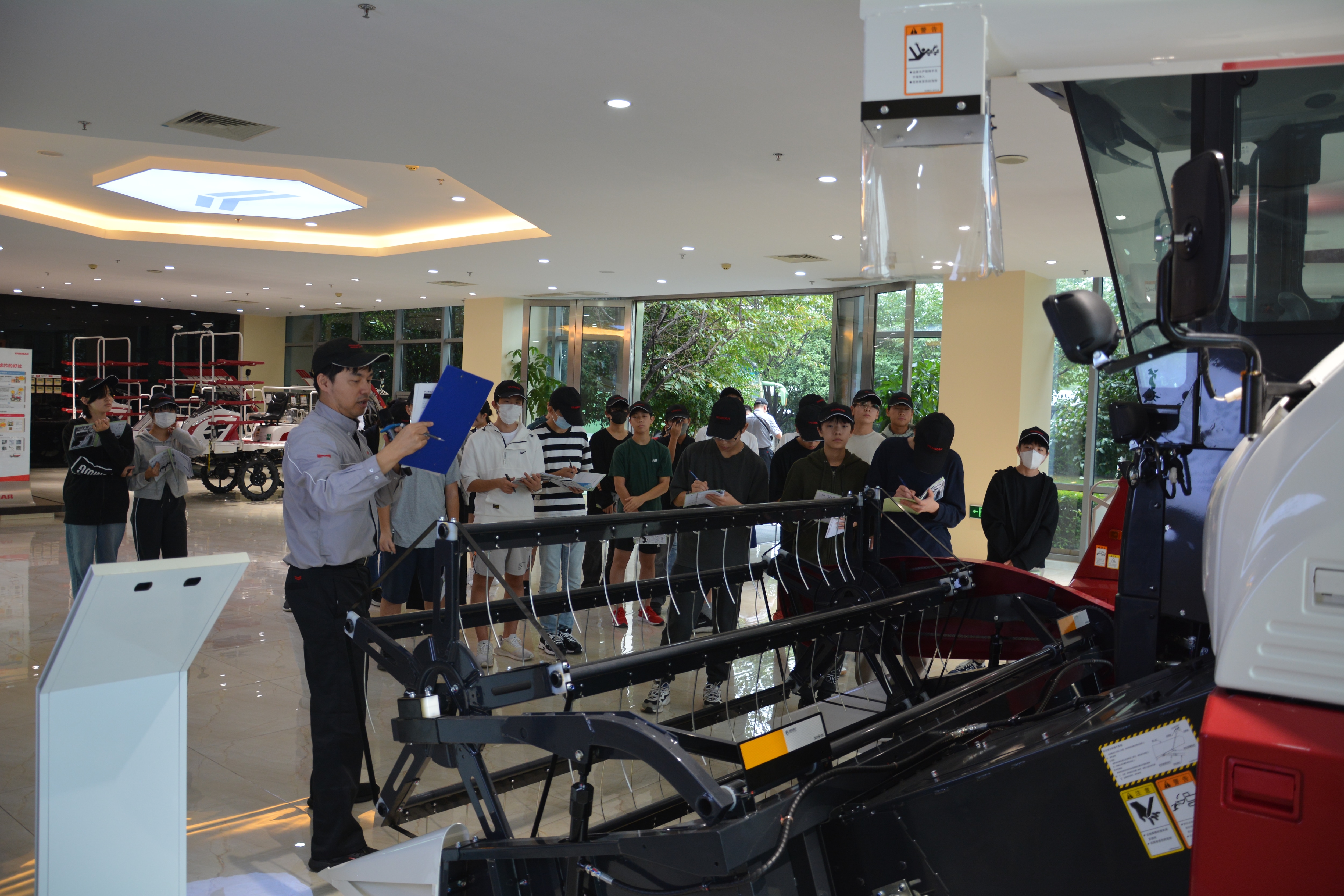 YANMAR AGRICULTURAL EQUIPMENT(CHINA) CO., LTD invited students from the ...